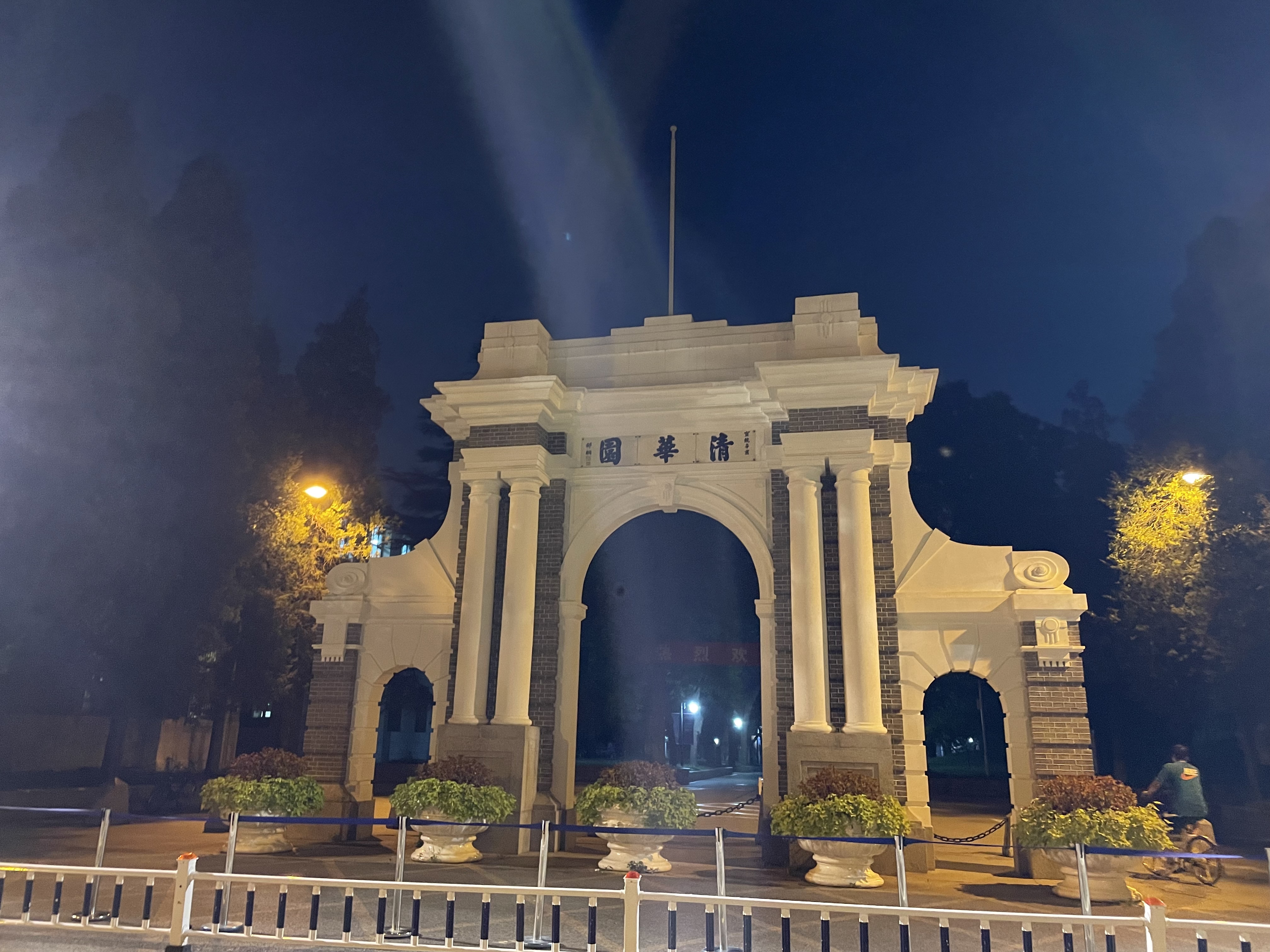 Python scipy.io.loadmat用法及代码示例 | 像一个灯塔一样，燃烧自我，照射光明